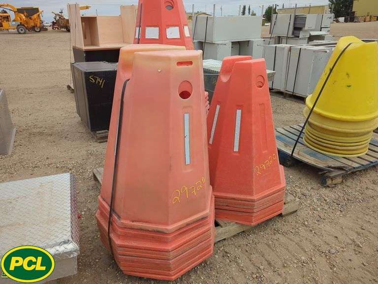 Pipe Stand Cones - 1 Pallet - Michener Allen Auctioneering Ltd