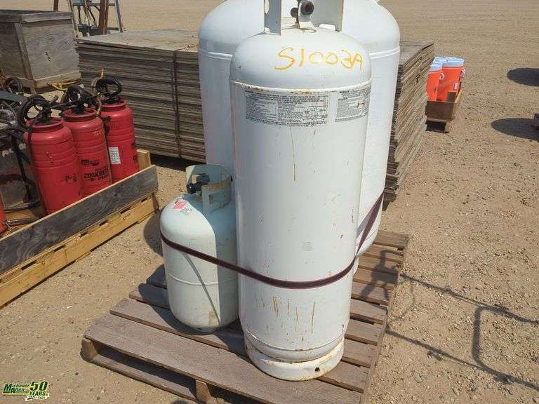 Propane Tanks - 1 Pallet - Michener Allen Auctioneering Ltd