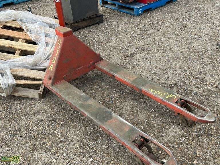 BT Lifter Pallet Jack - Michener Allen Auctioneering Ltd
