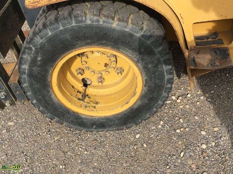 Caterpillar GP45 10000 LBS Forklift - Michener Allen Auctioneering Ltd