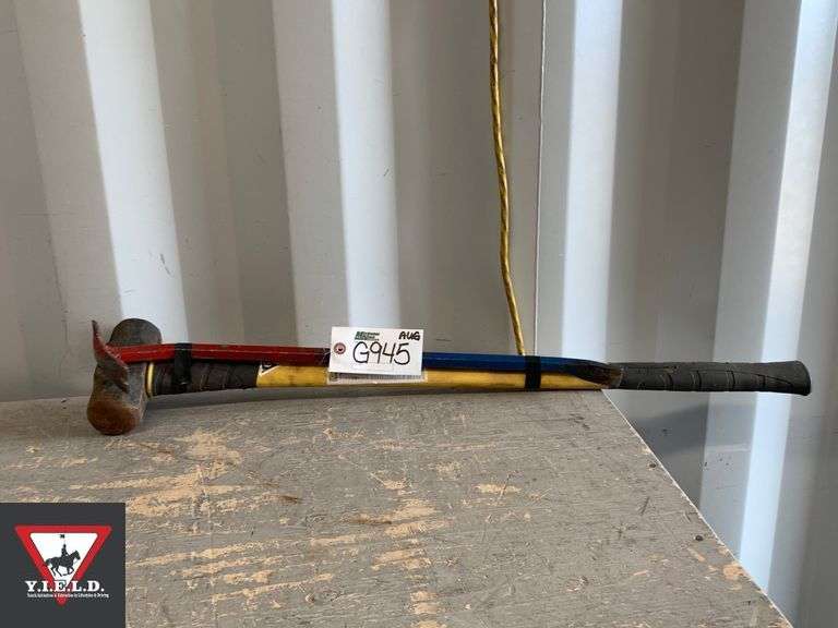 Sledge Hammer and Pry Bar - Qty 1 - Michener Allen Auctioneering Ltd