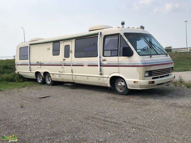 1987 Chevrolet P30 Winnebago 37.5ft. Class A Tag Axle 74663 KM ...