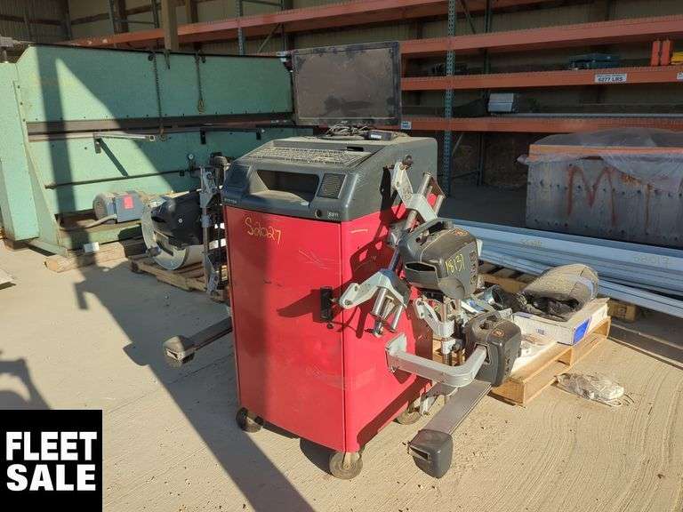 Hunter S811 Alignment Machine - Michener Allen Auctioneering Ltd
