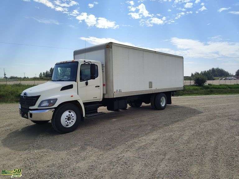 2006 Hino 238 S/A Van Body Truck - Michener Allen Auctioneering Ltd