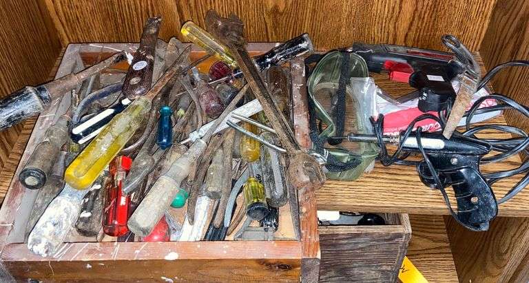 Vintage tools, Soldering guns - McLaughlin Auctioneers, LLC- mc-bid.com