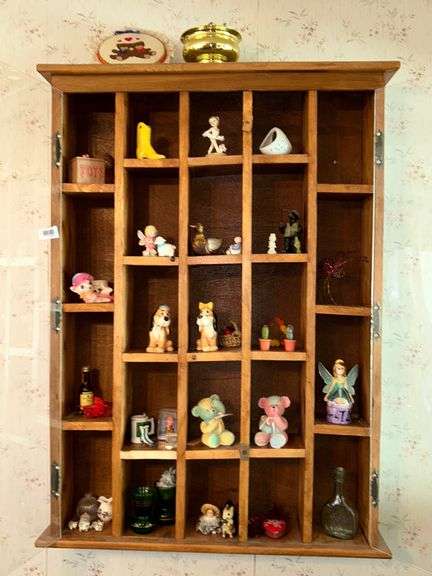 HANDMADE DISPLAY WITH TCHOTCHKES - McLaughlin Auctioneers, LLC- mc-bid.com