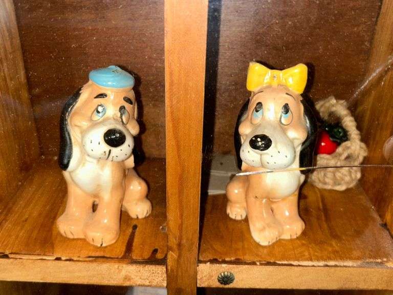 HANDMADE DISPLAY WITH TCHOTCHKES - McLaughlin Auctioneers, LLC- mc-bid.com