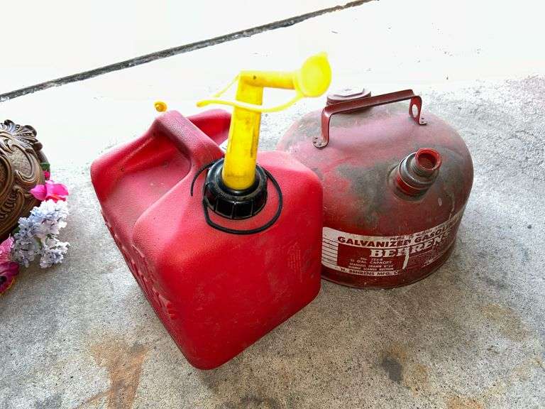 METAL AND PLASTIC GAS CANS - McLaughlin Auctioneers, LLC- mc-bid.com