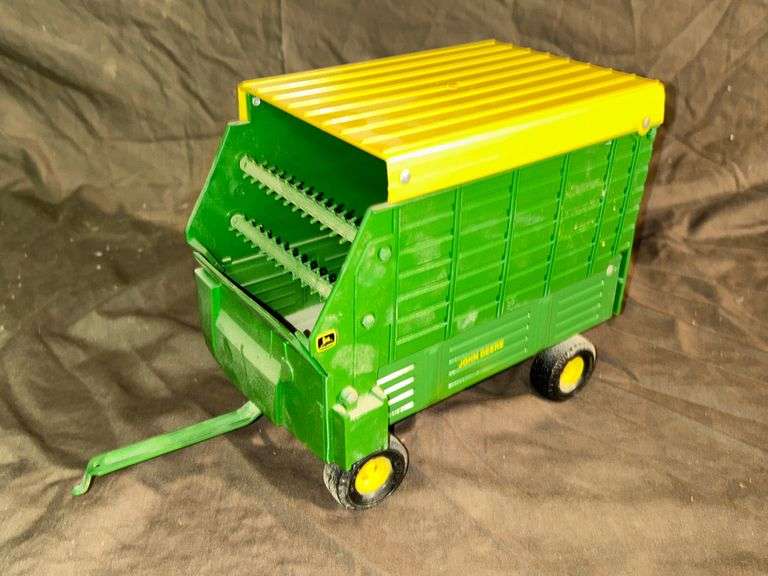 ERTL JOHN DEERE FORAGE WAGON - McLaughlin Auctioneers, LLC- mc-bid.com