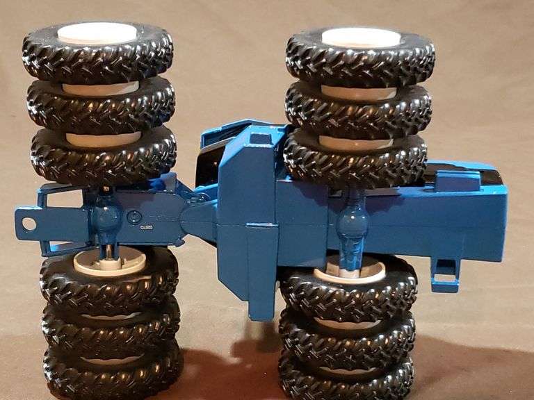 1:32 Ertl COLLECTORS EDITION 9882 4WD Tractor 82 Series Versatile with ...