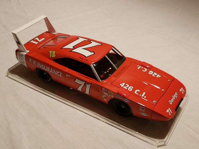 1:18 Ertl 1969 Dodge Daytona Nascar - #71 Bobby Isaac Winged Warrior ...