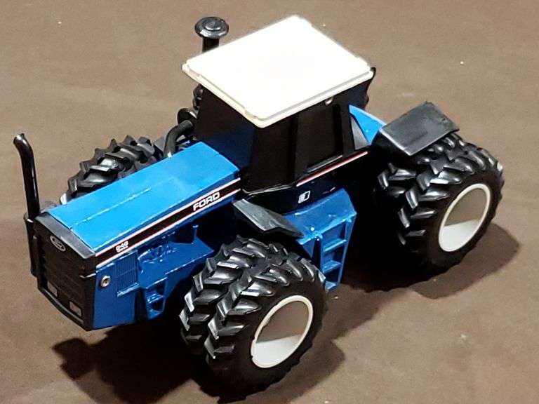 1:32 Ford 846 Versatile Articulating Tractor, Duals front and rear ...