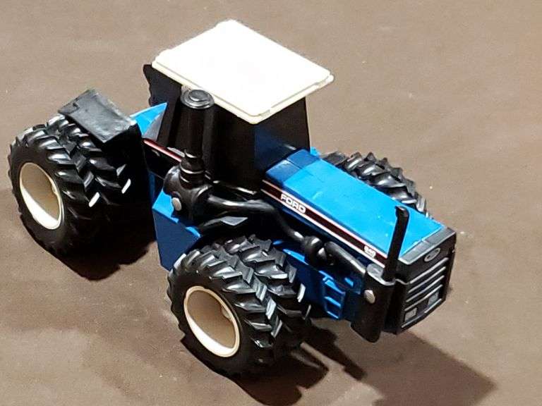 1:32 Ford 846 Versatile Articulating Tractor, Duals front and rear ...