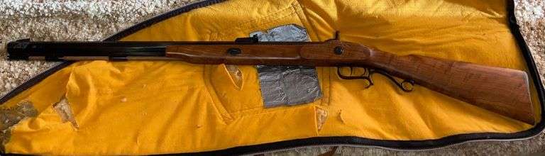 Thompson center arms 54 caliber Black powder rifle in soft sided case ...