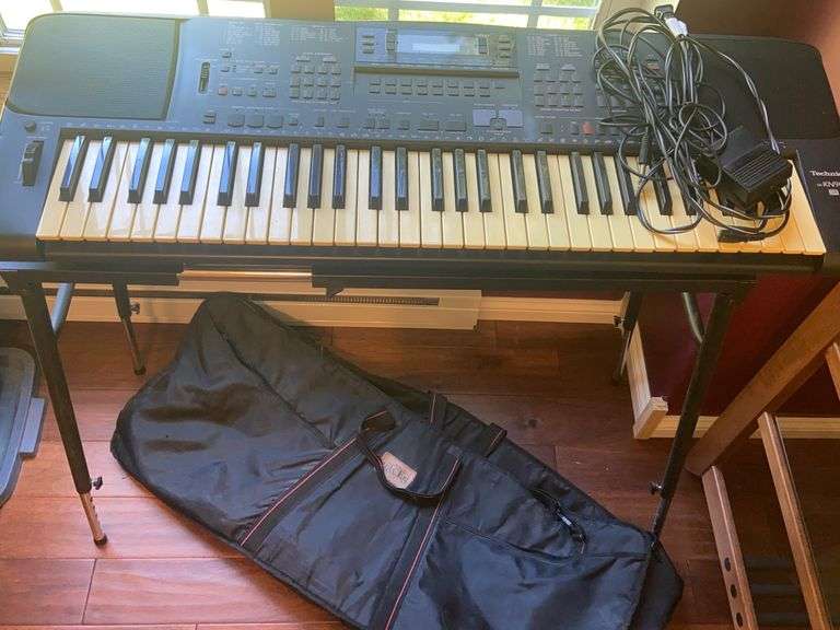 Technics SX-KN901 Keyboard on stand with bag - McLaughlin Auctioneers ...