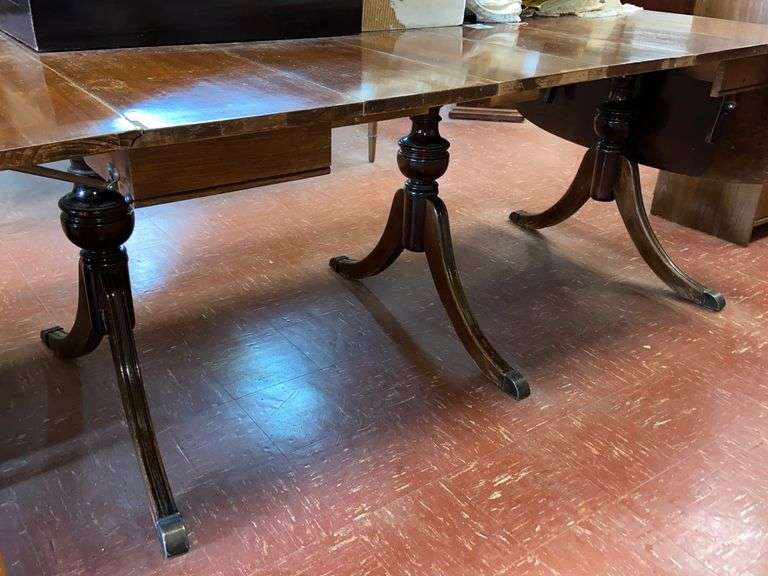 DUNCAN FIFE STYLE TABLE - McLaughlin Auctioneers, LLC- mc-bid.com