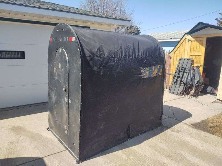 Fold-up Portable Fish House - McLaughlin Auctioneers, LLC- mc-bid.com