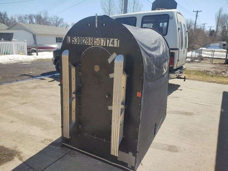 Fold-up Portable Fish House - McLaughlin Auctioneers, LLC- mc-bid.com