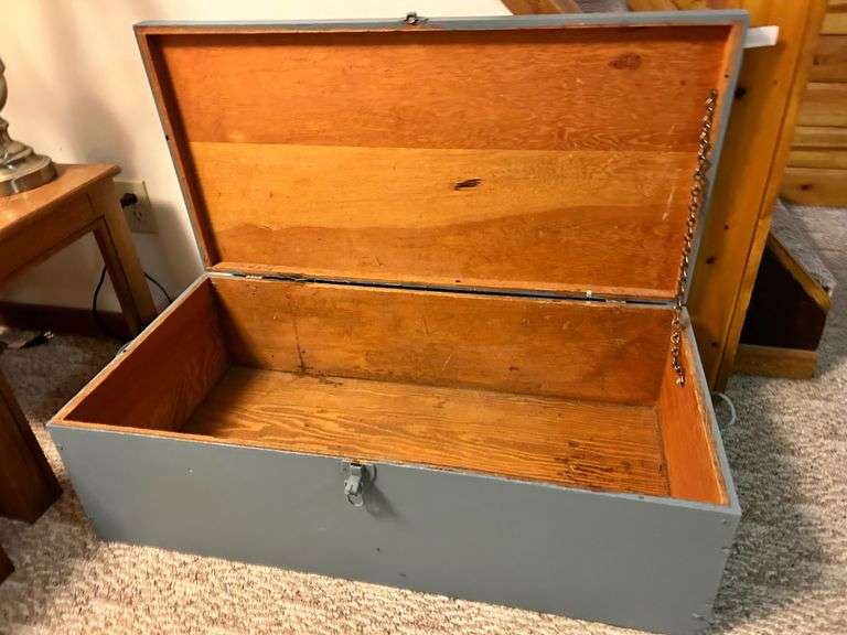 VINTAGE TOY BOX - McLaughlin Auctioneers, LLC- mc-bid.com