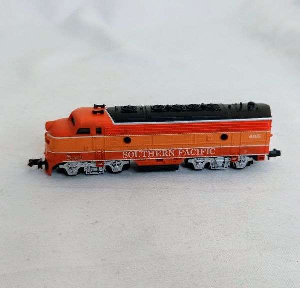 Life-Like Products Die Cast Southern Pacific N-Scale Model Train Engine ... Life-Like Products Die Cast Southern Pacific N-Scale Model Train Engine ...