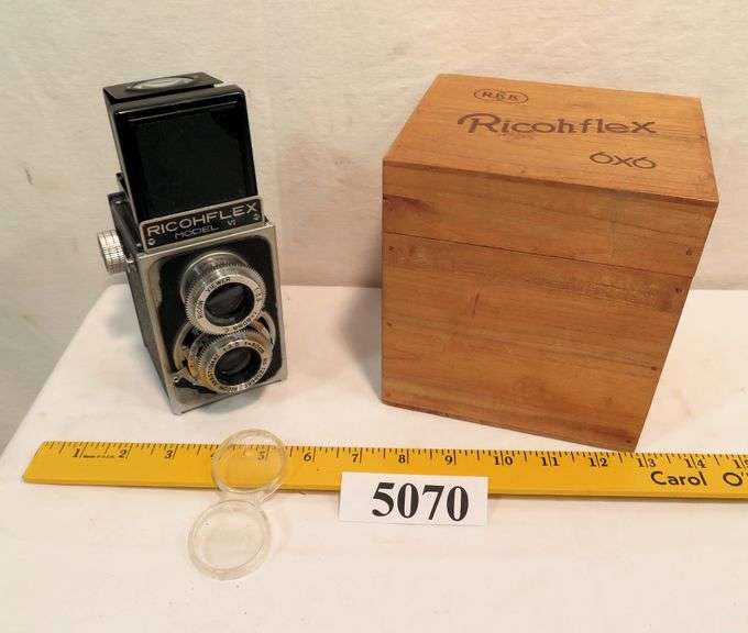 Ricohflex model VI TLR camera w/ wood box - Mark Van Hook, Auctioneer