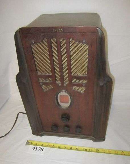 Philco tombstone radio, working - Mark Van Hook, Auctioneer