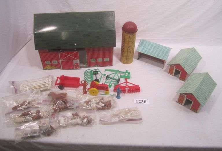 Ohio Art farm set with barn & silo, out buildings, vinyl animals, etc ...