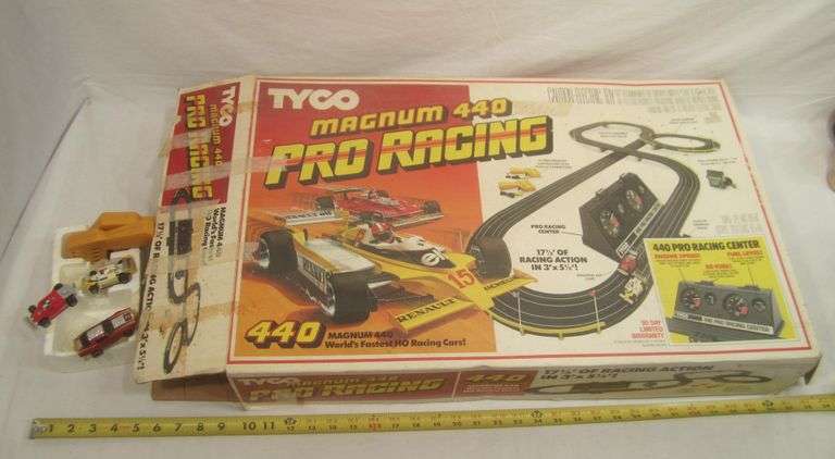 Tyco Magnum 440 slot car racing set w/ 3 cars - Mark Van Hook, Auctioneer