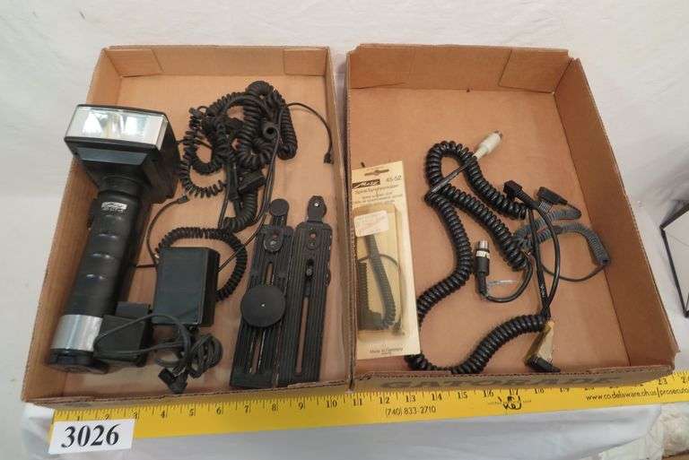 Metz 45 CT-1 flash with power cord, brackets, sync cords - Mark Van ...