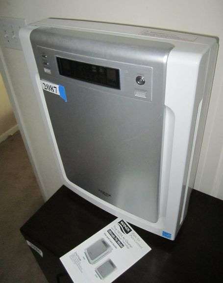 Winix model 9500 air cleaner w/ remote & manual - Mark Van Hook, Auctioneer