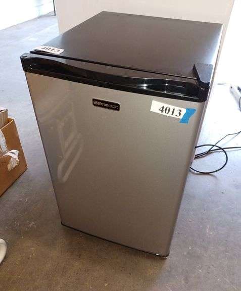 Emerson dorm size refrigerator - Mark Van Hook, Auctioneer