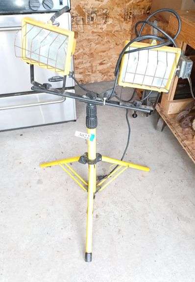 Double halogen work light on adjustable height tripod stand - Mark Van ...