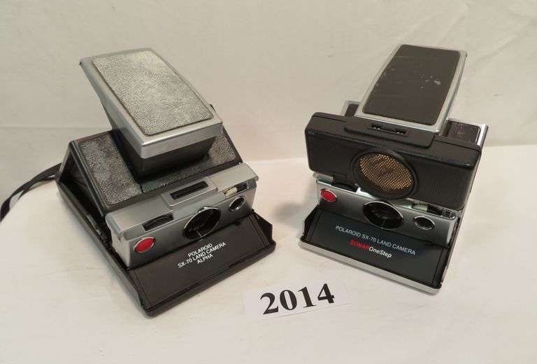 Polaroid SX-70 Alpha & Sonar OneStep cameras - Mark Van Hook, Auctioneer