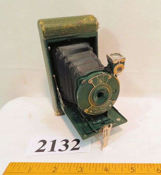 Kodak Girl Scout vest pocket camera - Mark Van Hook, Auctioneer