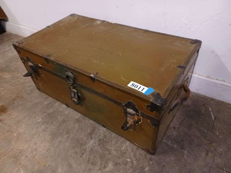Military metal foot locker - Mark Van Hook, Auctioneer