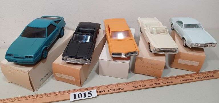 (5) plastic models and dealer promo model cars - Mark Van Hook, Auctioneer