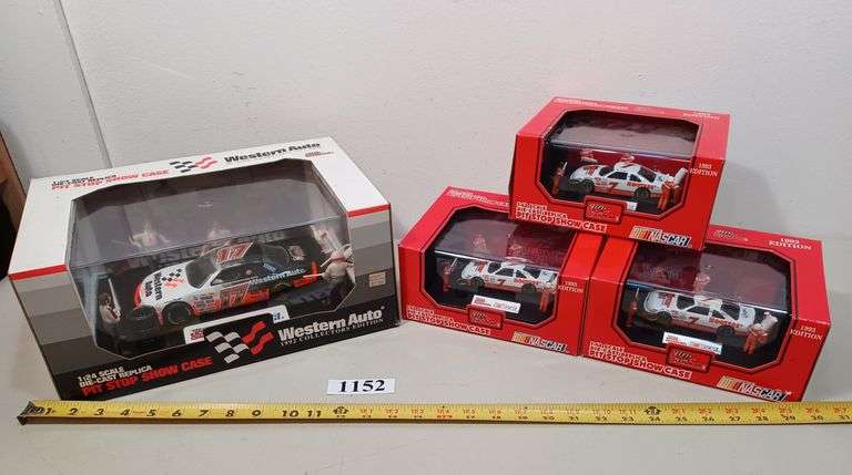 (4) NASCAR pit stop showcase models in Packaging - Mark Van Hook ...