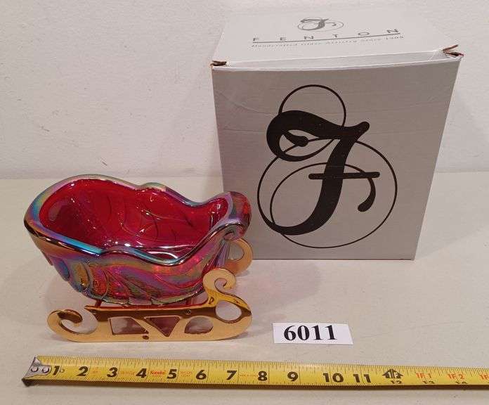 Fenton carnival glass sleigh in box - Mark Van Hook, Auctioneer