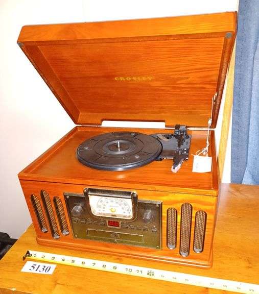 Crosley record player / radio / CD player, - Mark Van Hook, Auctioneer