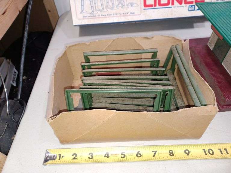 Lionel plastic buildings, billboard frames, Trestle sets, metal ...