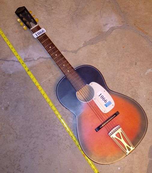 Vintage child size Winston guitar - Mark Van Hook, Auctioneer