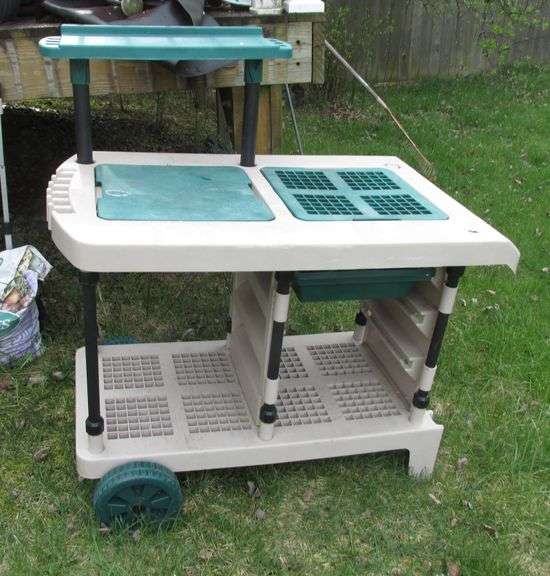 Plastic rolling potting bench. - Mark Van Hook, Auctioneer