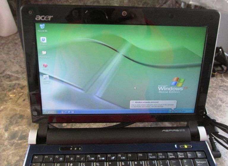 Acer Aspire One Windows XP compact laptop computer - Mark Van Hook ...