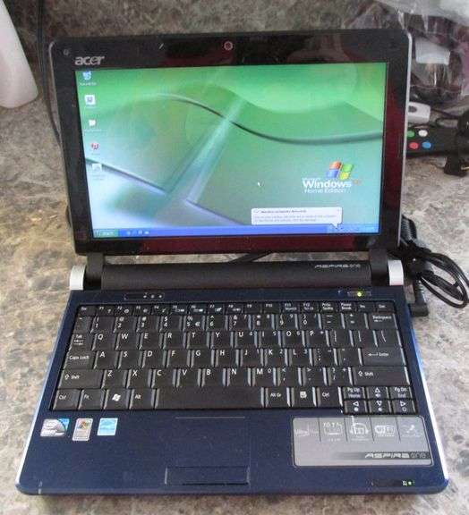 Acer Aspire One Windows XP compact laptop computer - Mark Van Hook ...