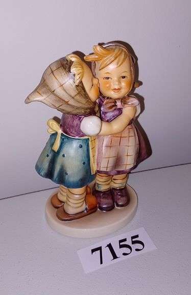 Large Hummel figurine of two bonnet girls - Mark Van Hook, Auctioneer