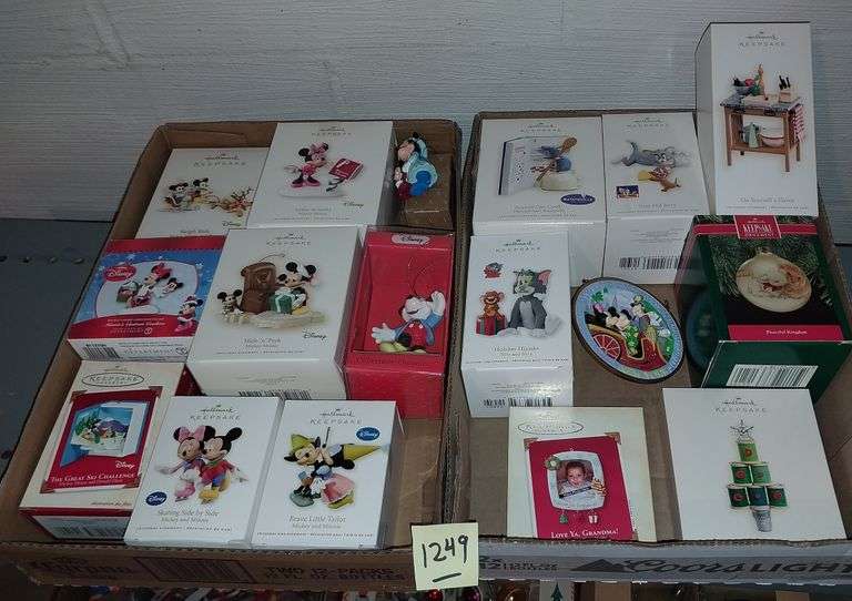 Disney and Hallmark Keepsake Disney Christmas ornaments in boxes - Mark ...
