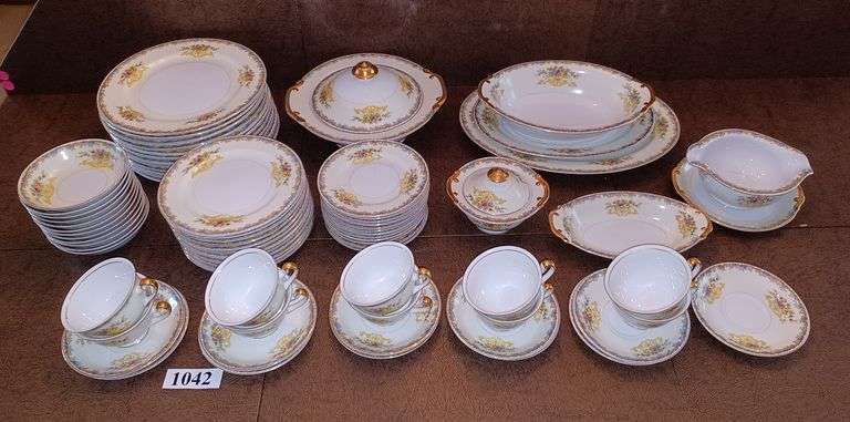 Kikusui china set - Mark Van Hook, Auctioneer