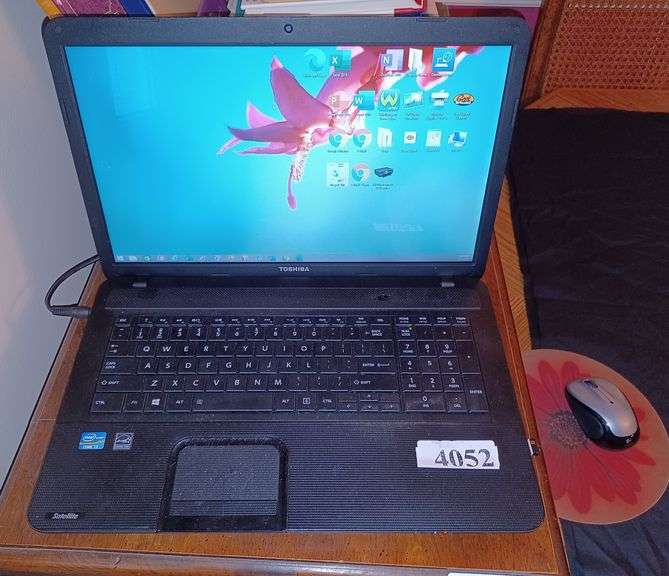 Toshiba Satellite Windows 8 laptop computer with wireless mouse - Mark ...