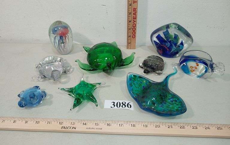 Art glass sea creatures figurines/paperweights - Mark Van Hook, Auctioneer