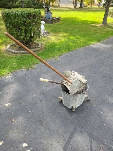 Vintage mop & bucket - Ness Bros Realtors & Auctioneers
